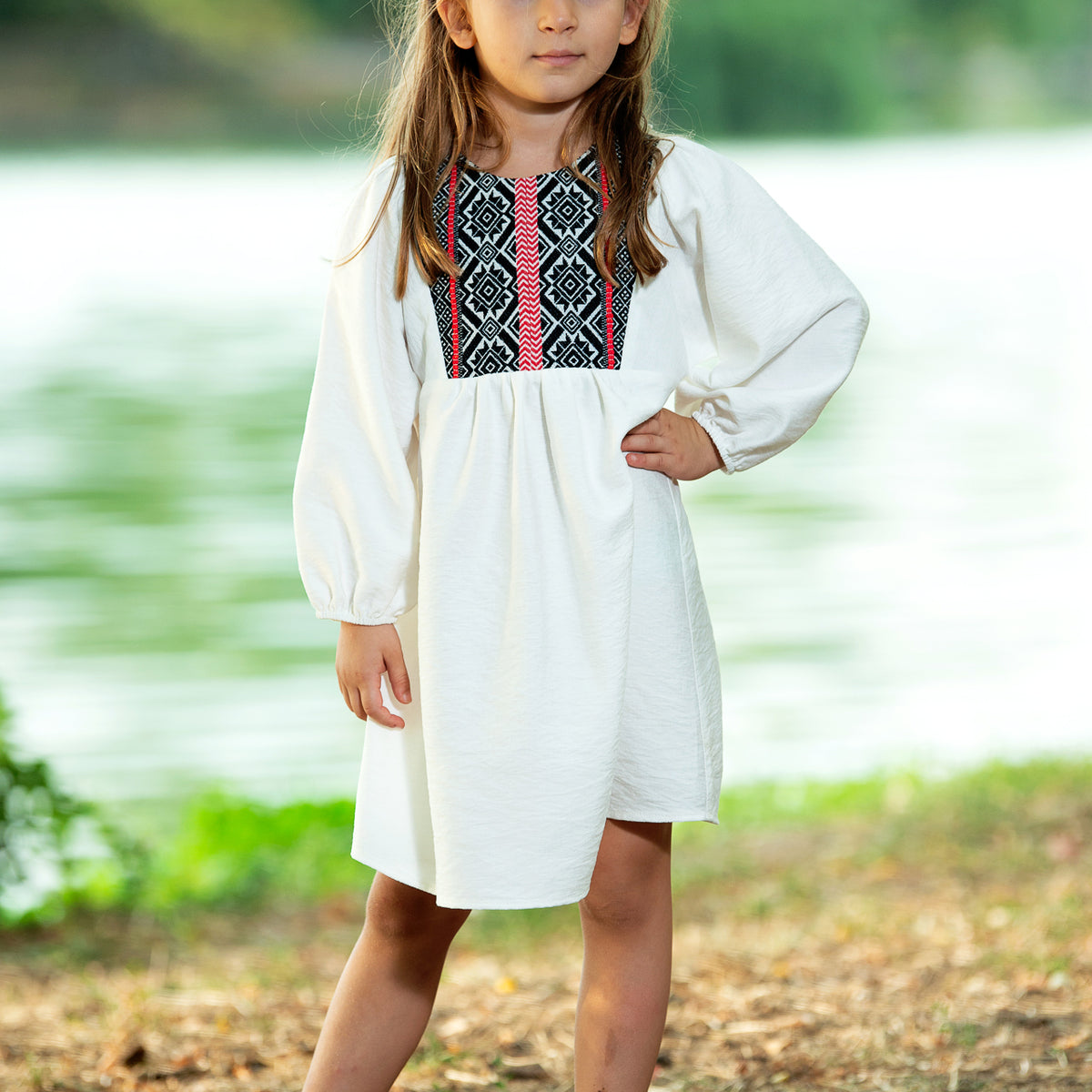 Rochita traditionala Ofelia de fetite 8 - 15 ani - IIANA® – Iiana Sanziana