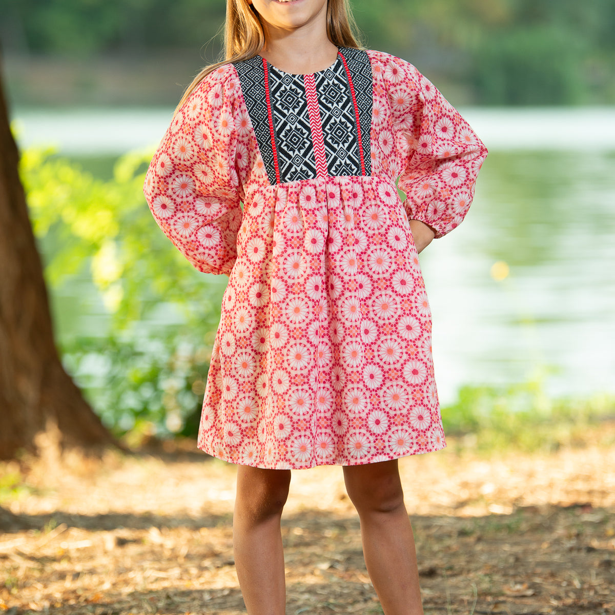 Rochie traditionala fetite Roata Norocului 8 - 15 ani - IIANA® – Iiana ...