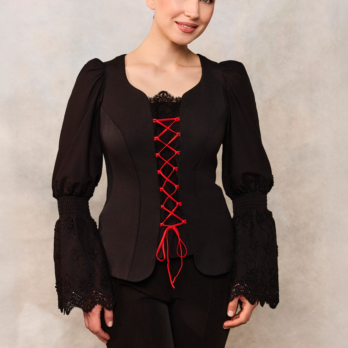 Bluza neagră brodată Rococo – Iiana Sanziana